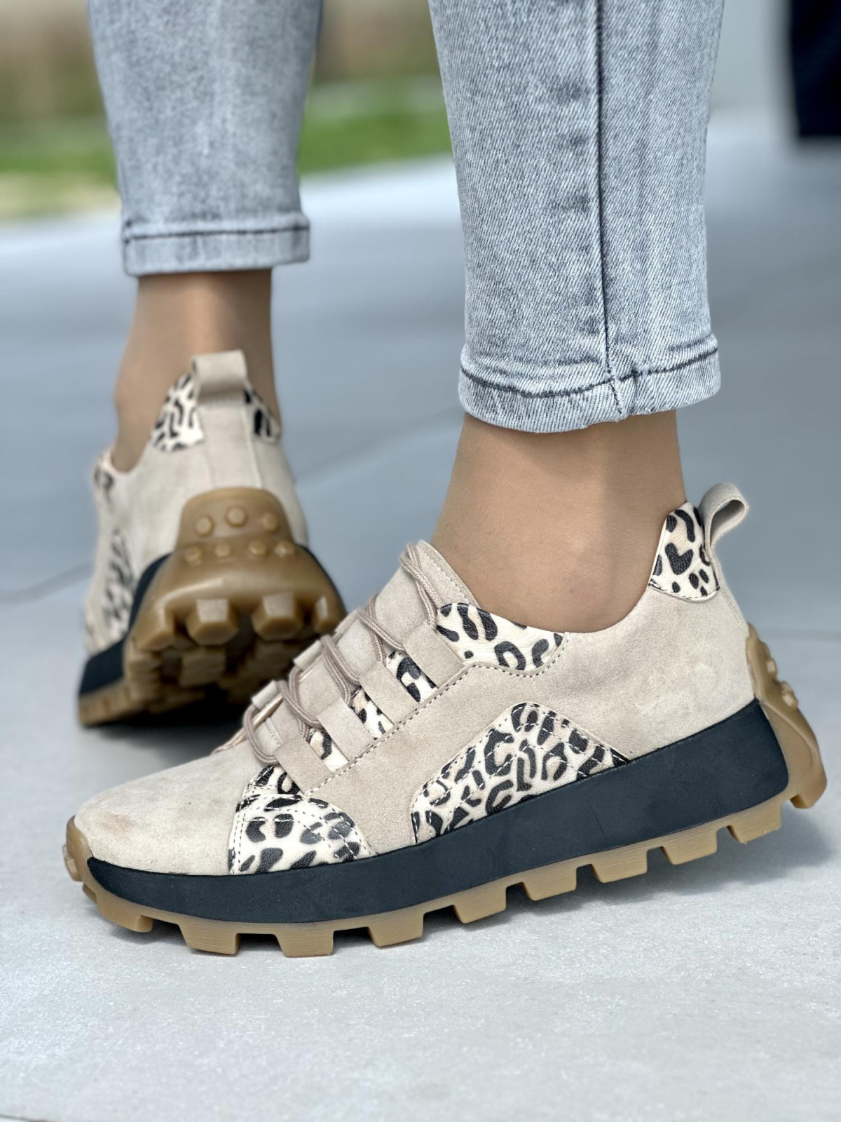 Modne beżowe sneakersy damskie skórzane OLEKSY na wygodnym grubym ...